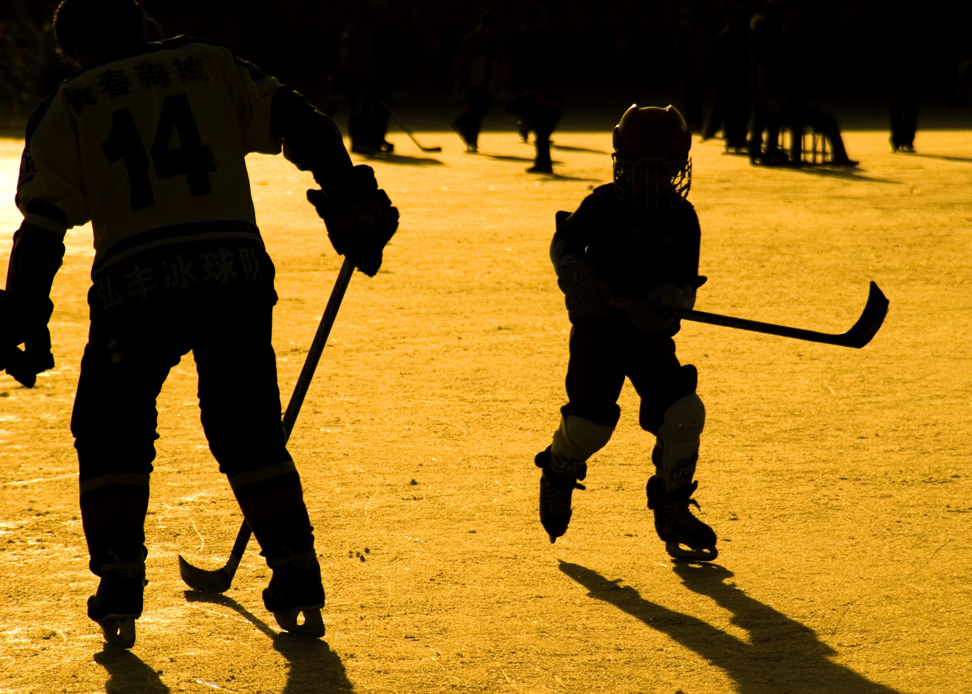 Find The Perfect Shot: Guide for Choosing a Hockey Stick